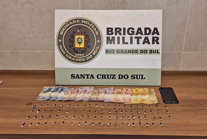 Bm Prende Dois Homens Por Tráfico De Drogas Lesão Corporal E Desacato